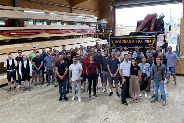 Renommierte Holzbaubetriebe empfangen Holzbaujunioren - Zimmerer-Innung Landshut